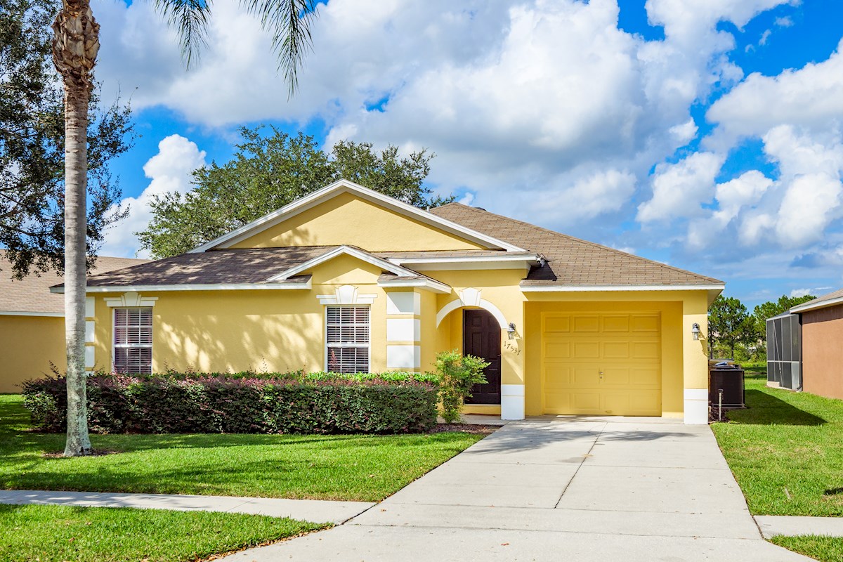 5 bed 3 bath home with lake view