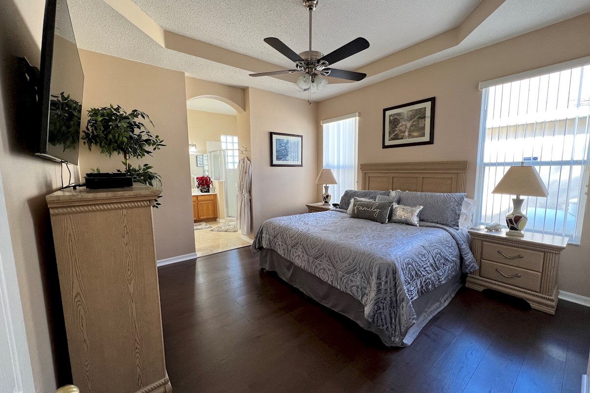 Hampton Lakes 4 Bedroom 3 Bath Villa