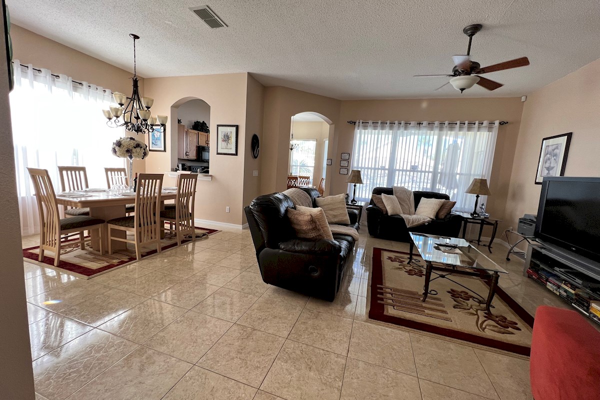 Hampton Lakes 4 Bedroom 3 Bath Villa