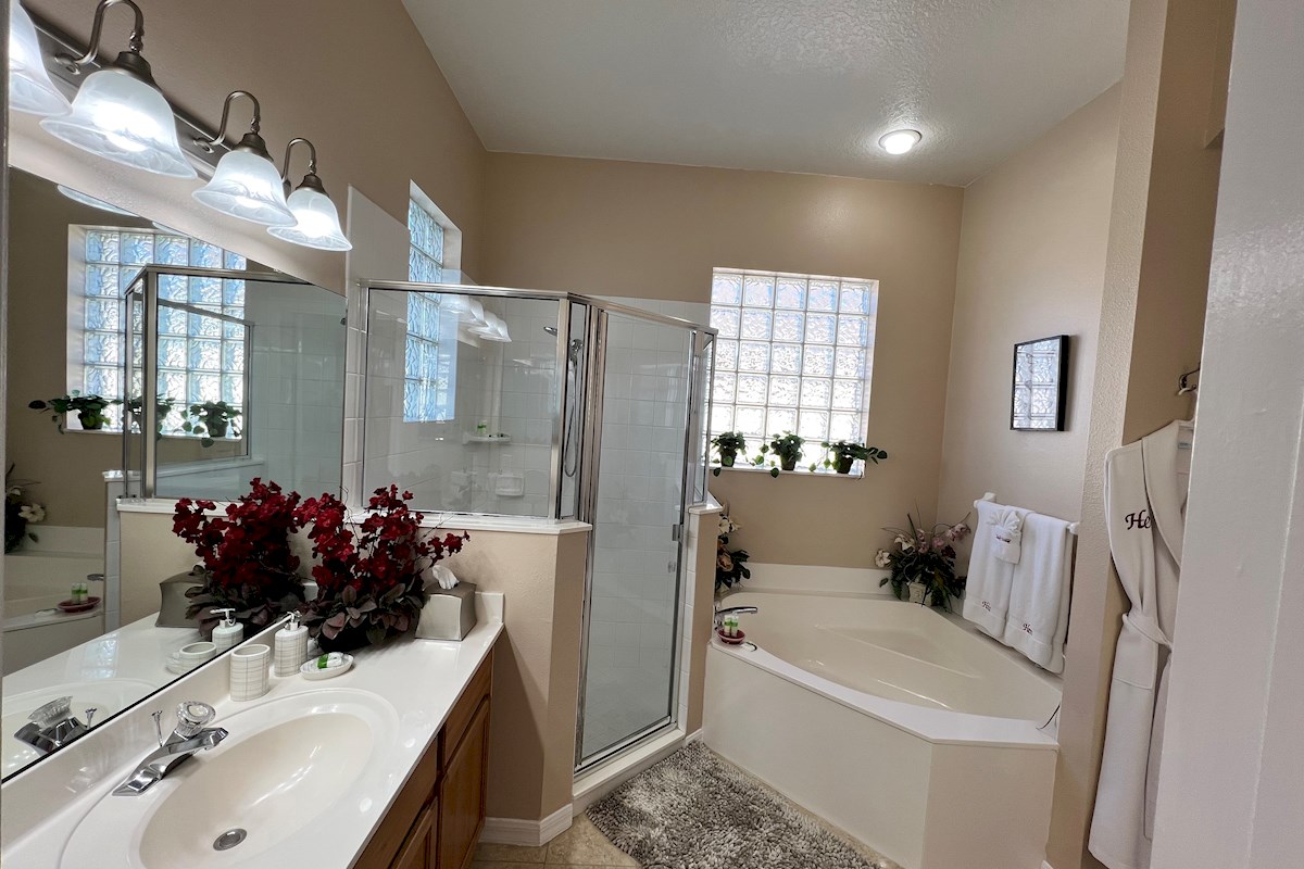 Hampton Lakes 4 Bedroom 3 Bath Villa