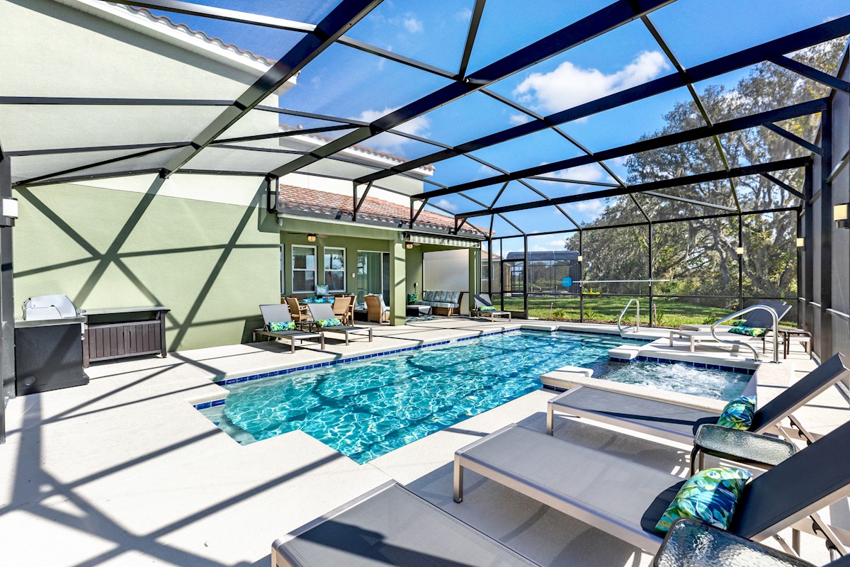 Luxury Villa, 7 bed south facing pool, game room, Solterra Resort