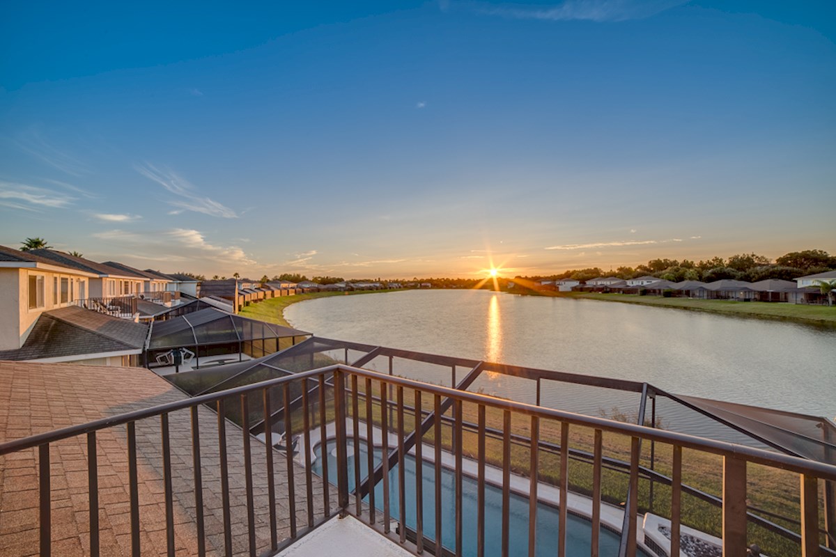 Sunset Lakes, Lake Views 5 Bed, 4 Bath