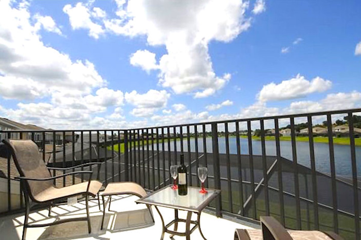 Sunset Lakes, Lake Views 5 Bed, 4 Bath