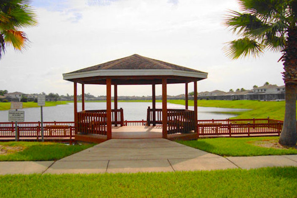 Sunset Lakes, Lake Views 5 Bed, 4 Bath