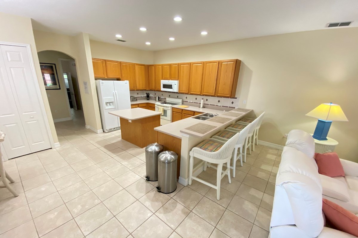 Mickey's Corner - Beautiful Huge Corner Lot Privacy Fenced Pool