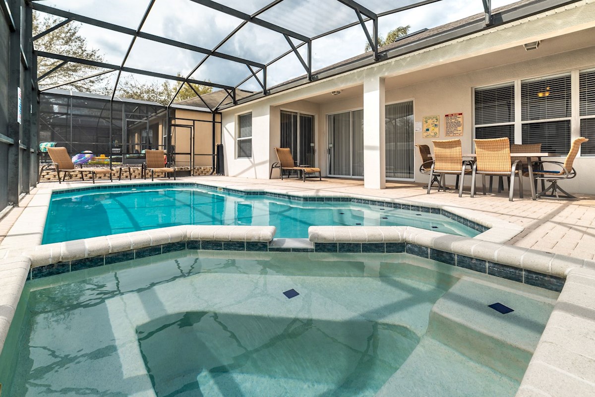 Windsor Hills 5 Bed 5 Bath Villa | South Facing Pool and Spa