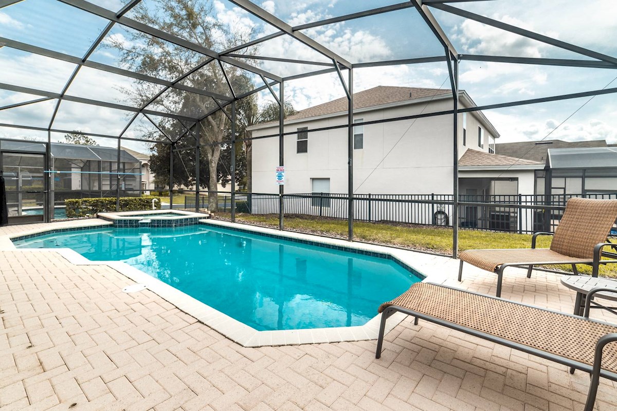 Windsor Hills 5 Bed 5 Bath Villa | South Facing Pool and Spa