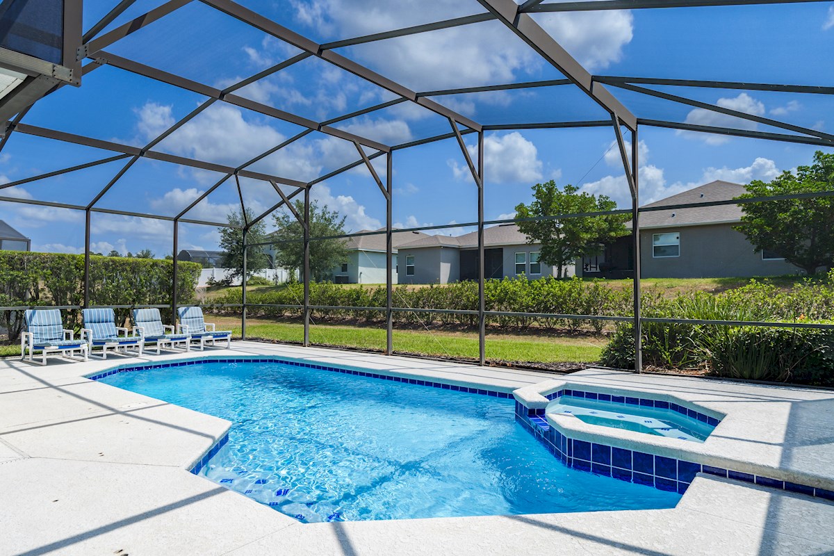 Beautiful 5 Bed, 4 Bath Villa on Calabay Parc with Private Pool