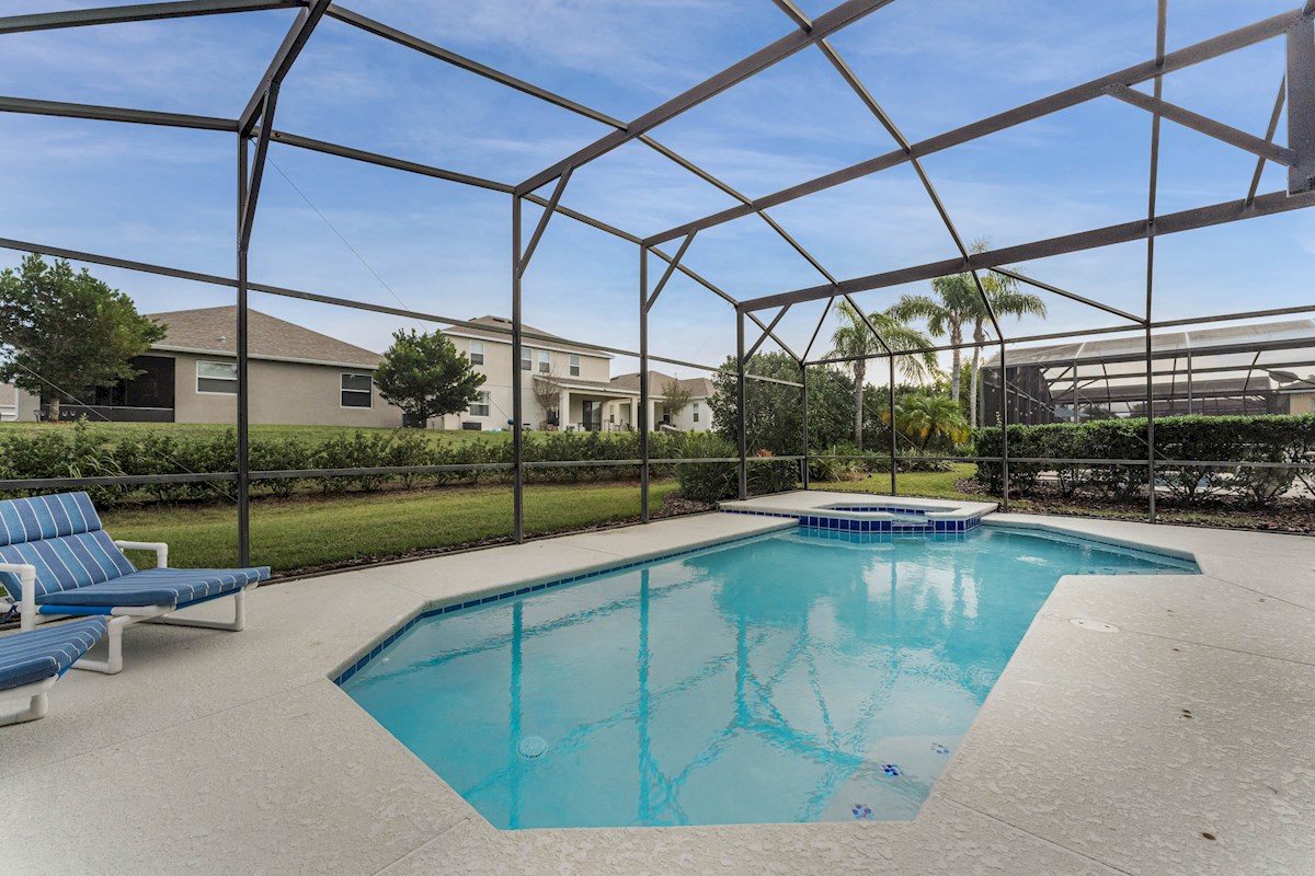 Beautiful 5 Bed Villa on Calabay Parc with Private Pool