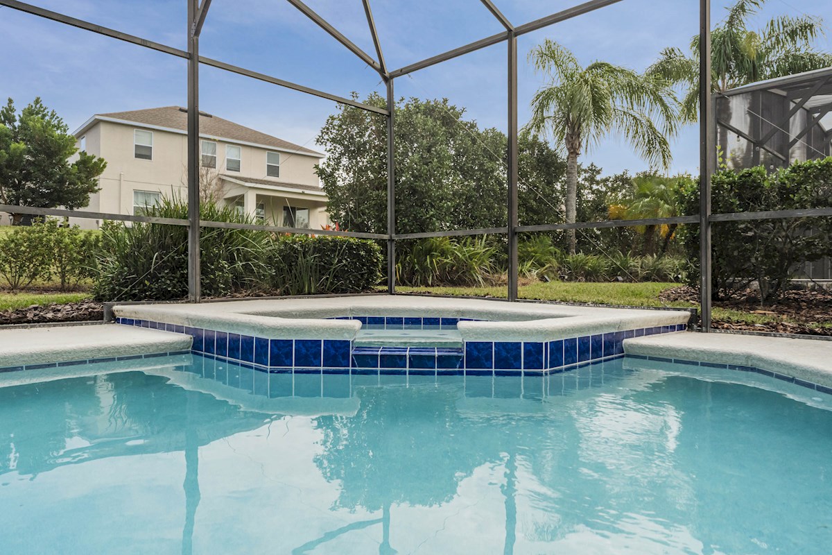 Beautiful 5 Bed Villa on Calabay Parc with Private Pool