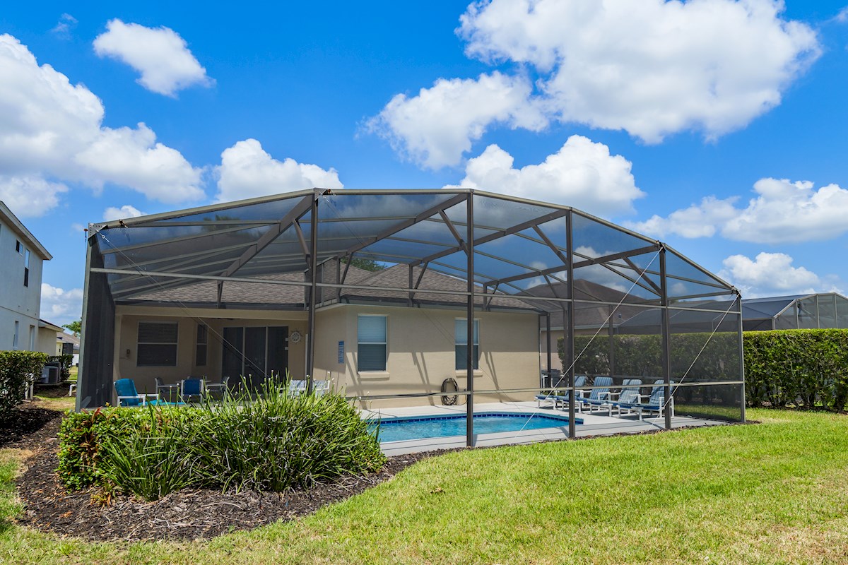 Beautiful 5 Bed, 4 Bath Villa on Calabay Parc with Private Pool