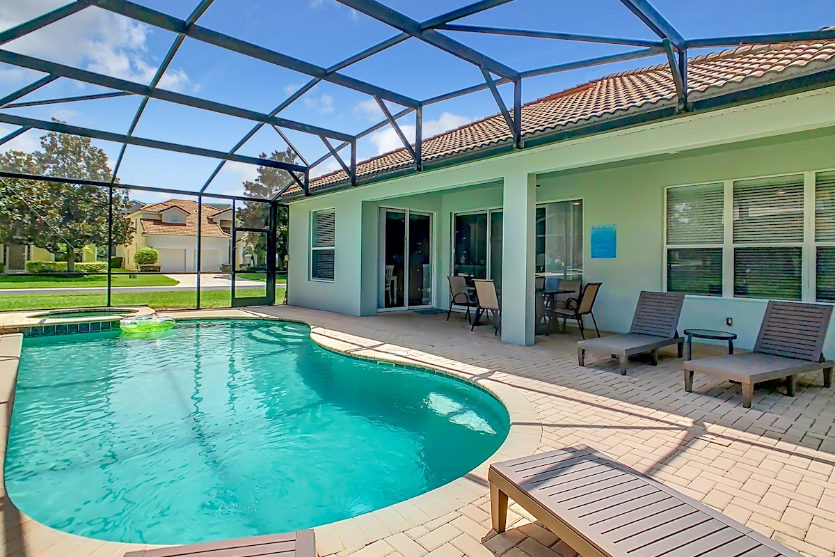 Newly Renovated 5bd/5bth Villa, Private Pool & Spa, Game Room, 10