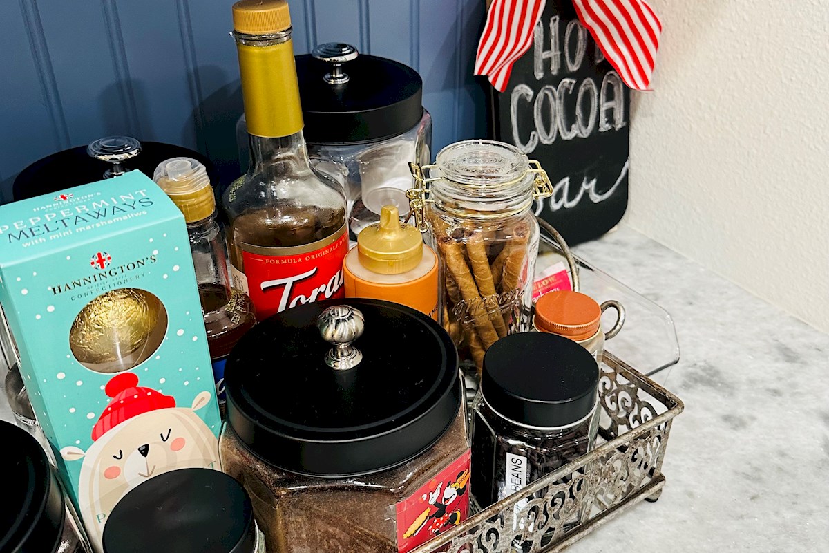 Newly Refurbished Blue Belle | 7 Bed 6 Bath Formosa Gardens Villa