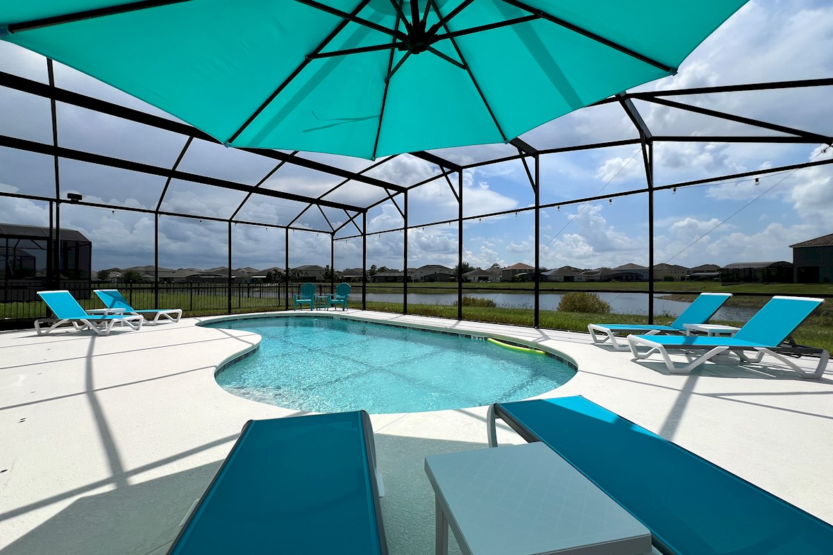 Floridian Hideaway - 6 Bed/5 Bath - Lakefront Villa